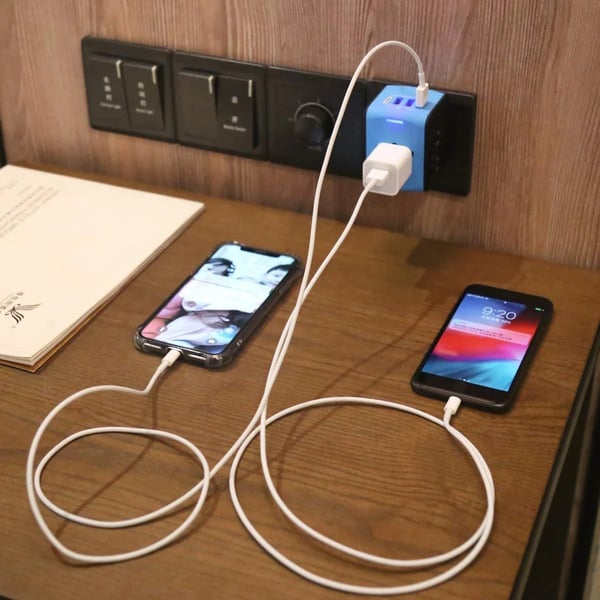 Universal 100V-220V Smart Travel Adapter Voltage Converter – forubom